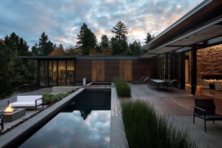 Glass Link House in Oregon by Scott Edwards Architecture | Luxury Houses