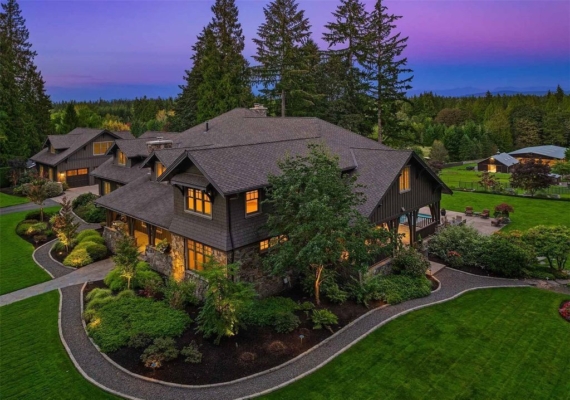Wellington Farm: Gated Equestrian Estate Offering Timeless Elegance for $5.995 Million