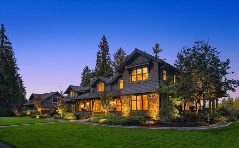 Wellington Farm: Gated Equestrian Estate Offering Timeless Elegance for $5.995 Million