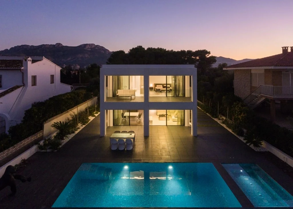 Mirma House by Carles Faus Arquitectura, A Harmonious Dialogue Between ...