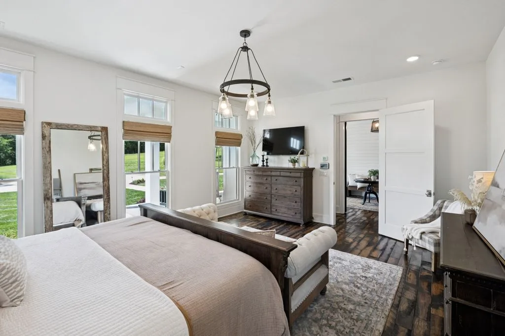 Extraordinary Modern Farmhouse at 2650 Finley Ridge Rd Spans 44.85 ...