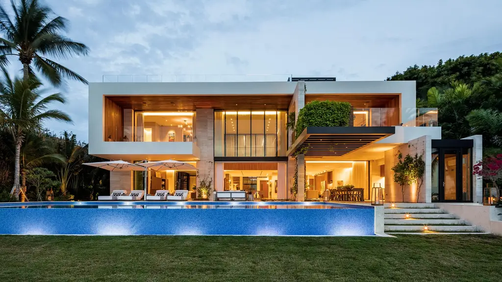 Bal Harbour Residence, Contemporary Coastal Living by Choeff Levy Fischman