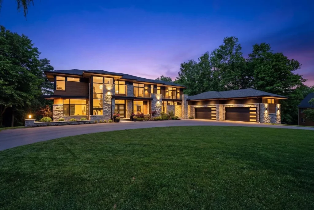 8 Cachet Pkwy: Stunning Contemporary Home by David Small